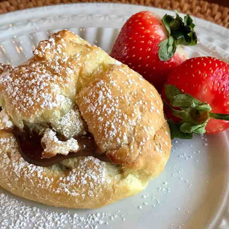 Mocha Pudding Cream Puffs Recipe - Picnic Life Foodie